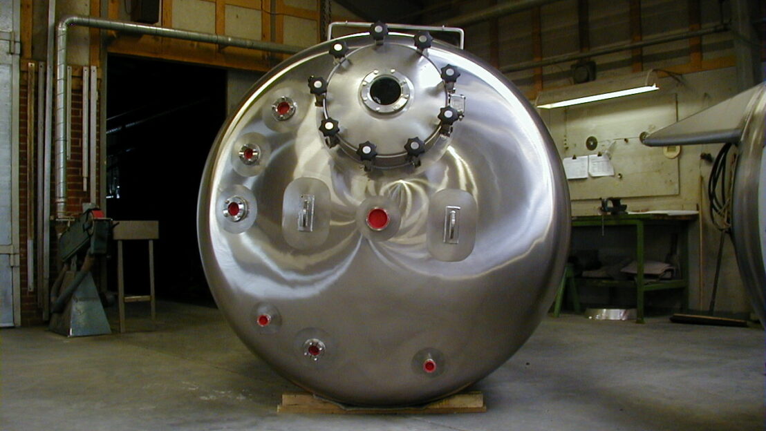 Pressure tank - vessel in stainless steel - JH Stålindustri A/S